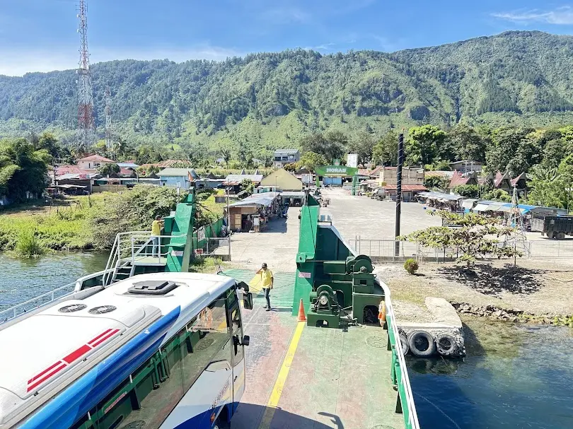 เที่ยวอินโดนีเซีย สุมาตราเหนือ ทะเลสาบโทบา เรือเฟอร์รี่ Pelabuhan Ferry ...