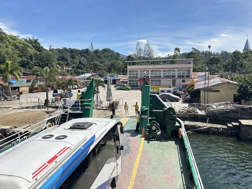 เที่ยวอินโดนีเซีย สุมาตราเหนือ ทะเลสาบโทบา เรือเฟอร์รี่ Pelabuhan Ferry ...