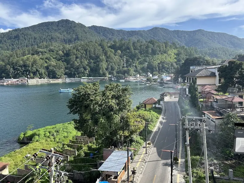 เที่ยวอินโดนีเซีย สุมาตราเหนือ ทะเลสาบโทบา Grand Tamaro Hotel - iok2u.com