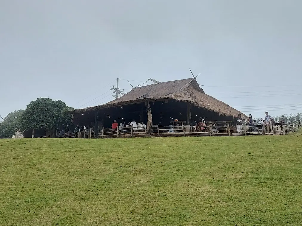 เที่ยวเชียงราย แม่สรวย ฟาร์มแกะคาเฟ่สไตล์อาข่า (Akha Farm Ville ...