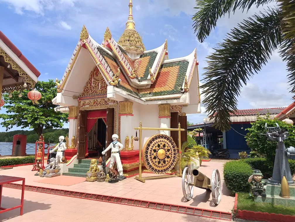 เที่ยวระยอง แกลง ปากน้ำกระแสร์ ศาลกรมหลวงชุมพรฯ - iok2u.com