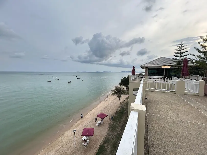 เที่ยวระยอง บ้านฉาง โรงแรมรอยัลพลาคลิฟฟ์บีช (Royal Phala Cliff Beach Resort) - iok2u.com