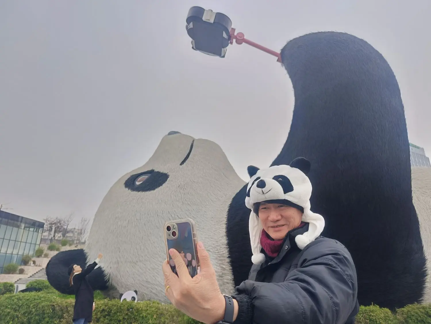 เที่ยวจีน เสฉวน เฉิงตู ตู้เจียงเอี้ยน จตุรัสหย่างเทียนวู่ แพนด้าเซลฟี (Panda Selfie) - iok2u.com