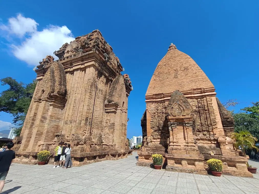 เที่ยวเวียดนาม คั้ญฮหว่า วัดโพนากา (Ponagar Tower) - iok2u.com