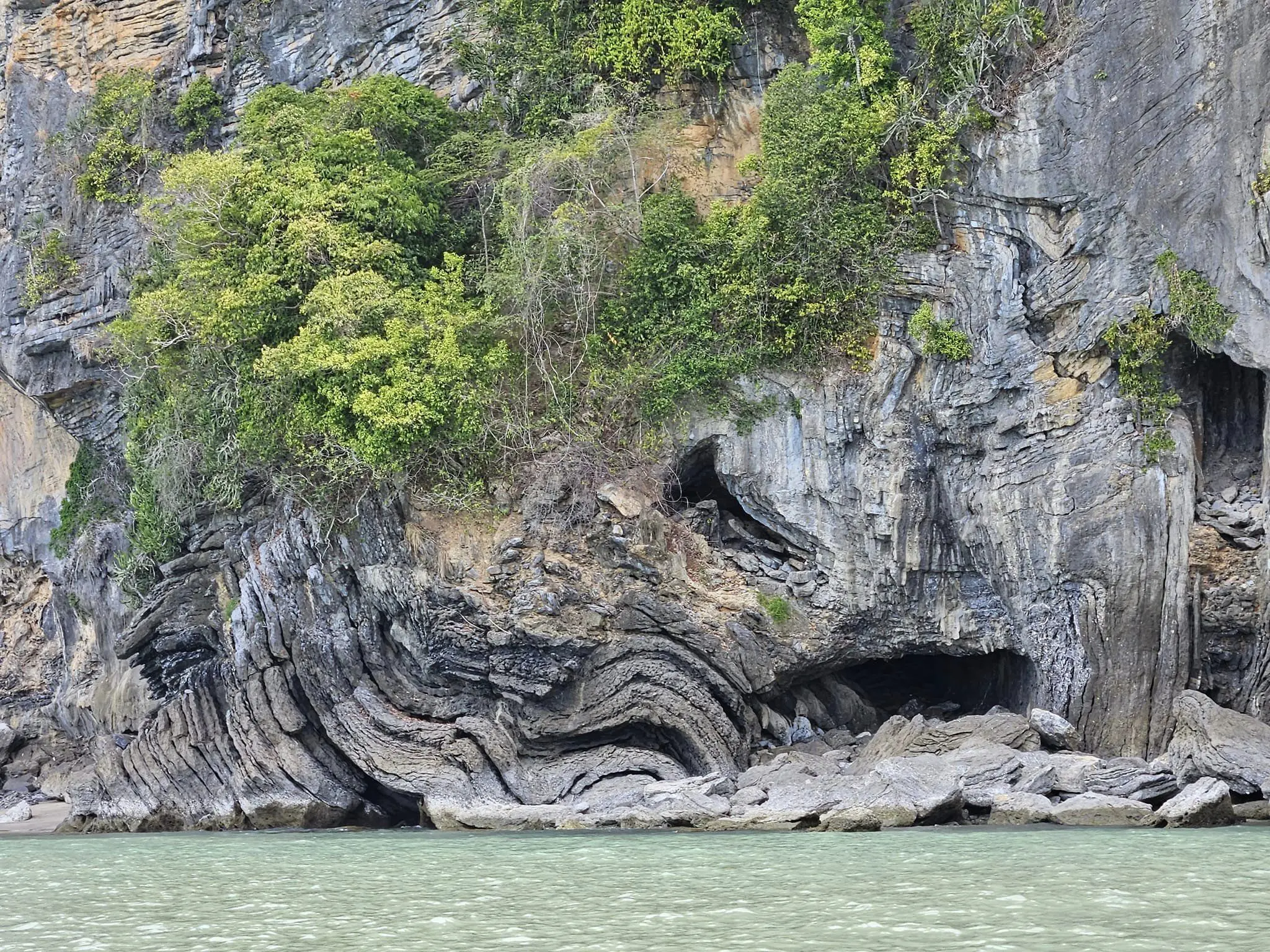 Waranon ไทย นครศรีธรรมราช ขนอม หินพับผ้า อุทยานแห่งชาติหาดขนอม - iok2u.com